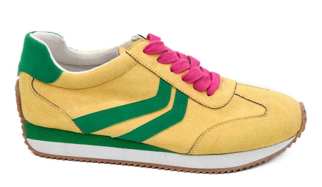 Kick Off | Yellow Green – The Red Raccoon